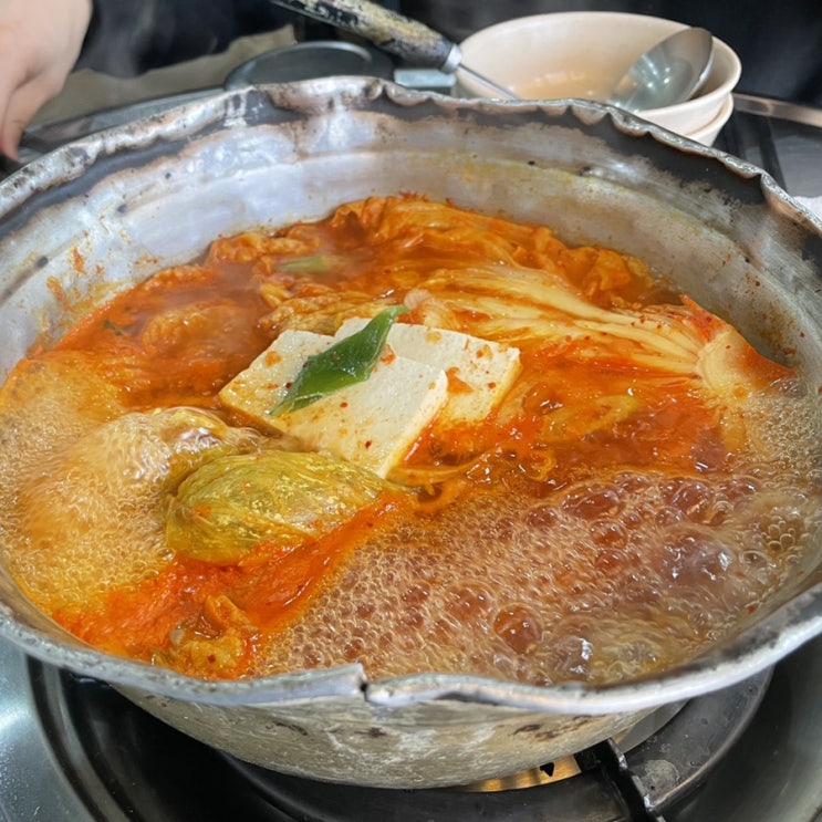 중화역 묵동 맛집 추천 24시 찌개마을 푹익은 김치가 통째로 들어간 돼지고기 김치찌개 가성비 동네 맛집 내돈내먹 후기 네이버 블로그