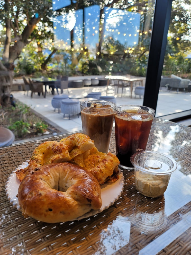 서귀포 카페 EPL 누룽지프레첼과 흑돼지카츠산도 :D : 네이버 블로그