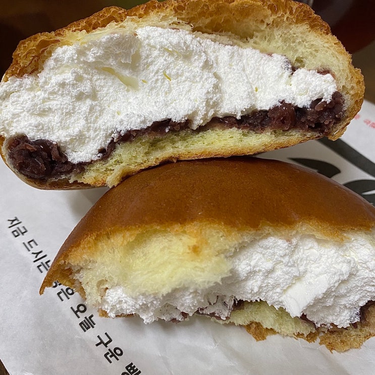 합정 빵집 ┃ "빵장수 단팥빵" 최애 생크림단팥빵 생크림 듬뿍 (추천메뉴, 가격) : 네이버 블로그
