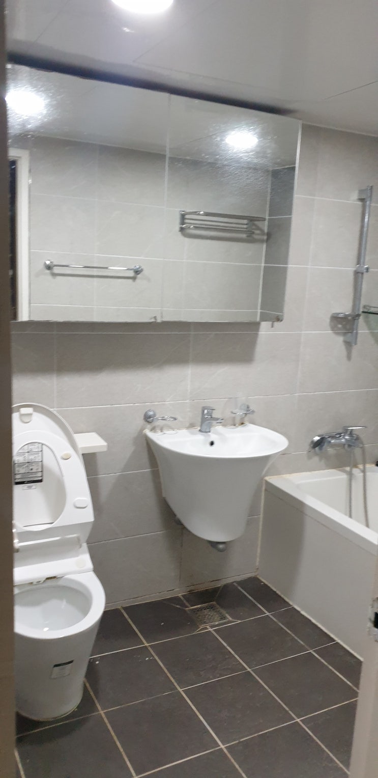 산본 장미 아파트 욕실장 샤워기 세면대수전 휴지걸이 수건걸이 수건선반 교체 줄눈시공 케어서비스 -히든바스 폴딩1302 세비앙 ...