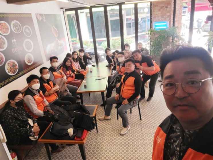 대전 대흥동 탕수육도 짜장면도 맛있는 신사반점이 지역어르신에게 무료짜장면 식사나눔을 하는데 최강사랑봉사단이 함께 했네요
