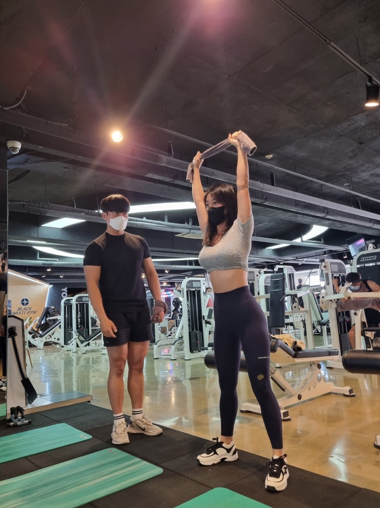 다산헬스장도농헬스장 수건을 이용해서 스쿼트자세를 예쁘게 교정해보자 서신일 베테랑트레이너의 특별 Tip 네이버 블로그