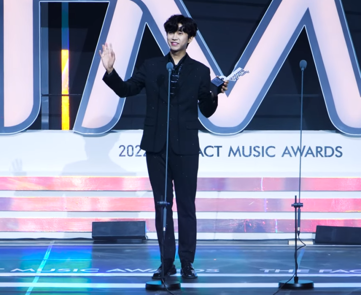 TMA 5관왕 수상한 임영웅, 아직 트로피 장이 하나 뿐이라니 주제 파악 좀 하자. : 네이버 블로그