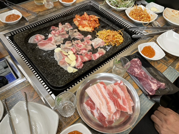 슬기로운음식생활 모란역 가성비술집 국가대표 무한리필 고깃집 소주가2000원 이거 현실임 모든주류음료 이천원 가성비맛집