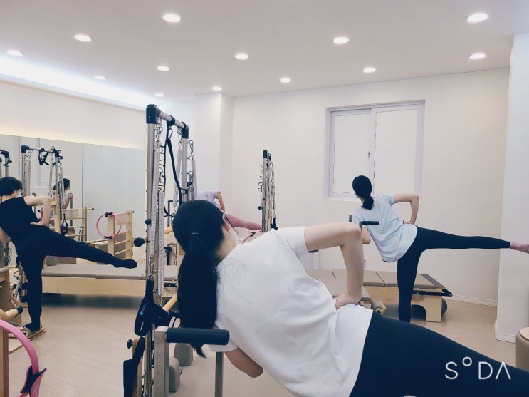 용죽 필라테스 헬스장 요가 다이어트 식단관리 비만관리 통증관리 소규모 그룹수업으로 건강관리 시작해보세요 믿고 운동하는 이모션