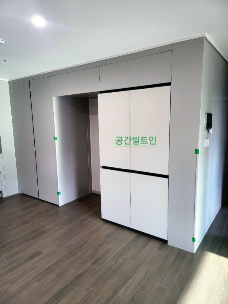 공간빌트인 E편한세상지축센텀가든 아파트에 냉장고장 리폼 및 세탁실 워시타워 시공틈새장 빌트인수납장 고양시 덕양구