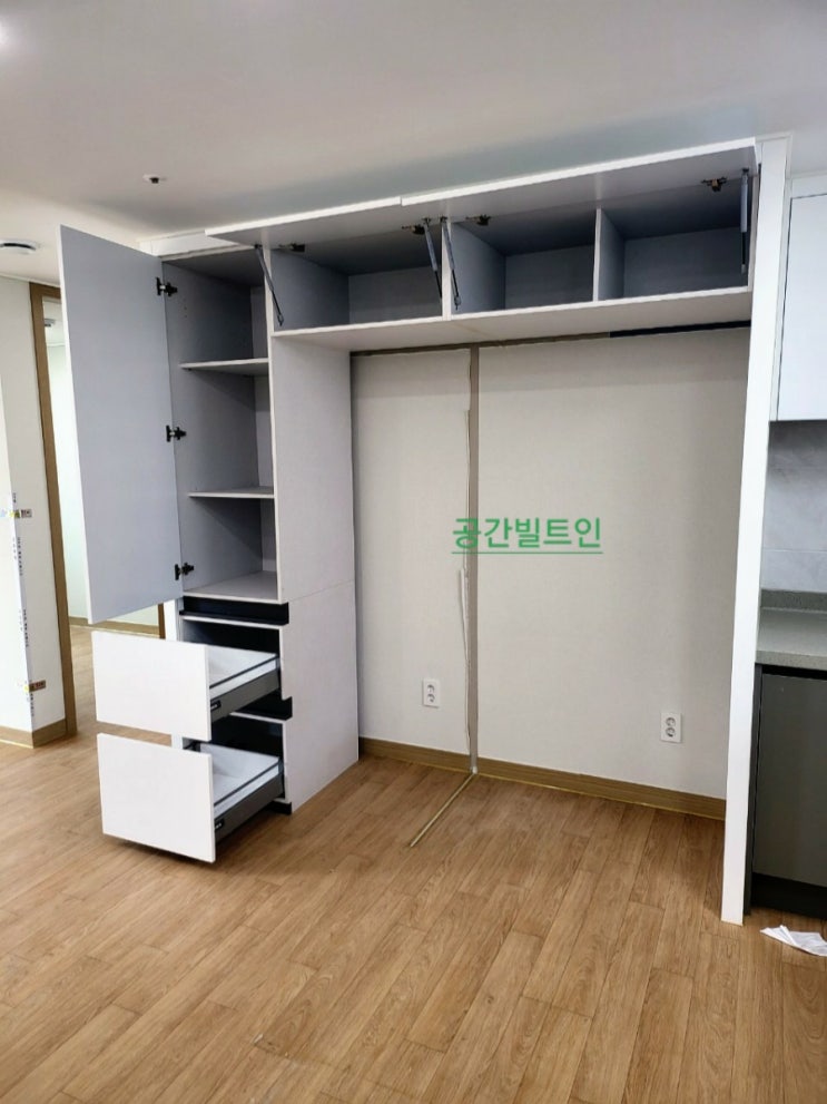 지축나인포레 아파트에 냉장고장 시공 및 리폼 식기세척기 설치를 위한 장공사 아일랜드장 철거경기도 고양시 덕양구 지축동