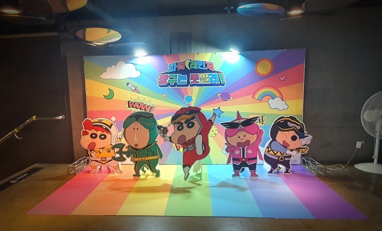 아트매니아플러스 짱구팝업스토어 · 종이백월 · 허니컴보드 · Pop · 제작물 · 실사출력 · 성수동업체 · 제작물 · 백월