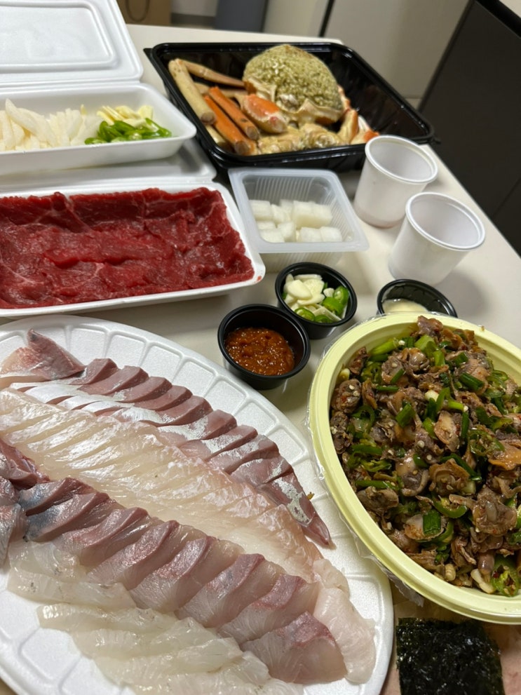강릉여행 하이오션경포 강릉중앙시장중앙시장횟집 대게특별시 엄지네포장마차포장 동해막국수교동 갤러리밥스 안목