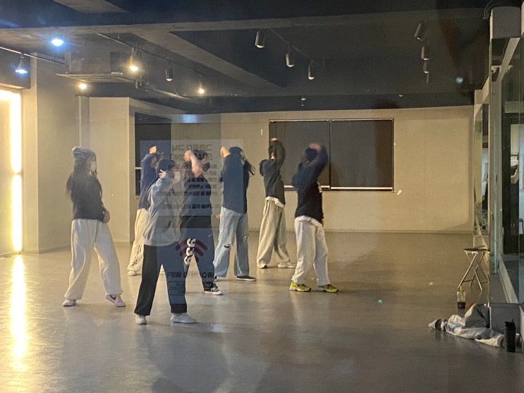 창원댄스마산댄스 중고등 입시전문반을 위한 수업 늦게까지도 열심히 댄스댄스 창원그라운디댄스학원 도계점의 9시 수업