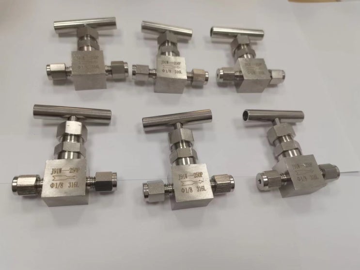 TITANIUM AND SS 316L / STS 316L VALVE 1/8 INCH DOUBLE-OPENED VALVES ...