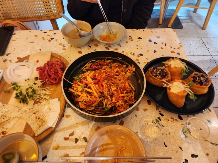 왕십리 육회 맛집 끝내주는 육회랑 연어 육회바른연어 상왕십리점 네이버 블로그