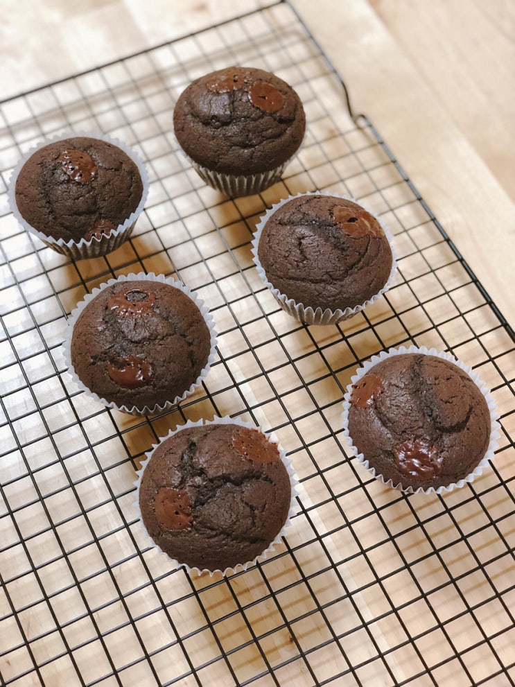 [홈베이킹] 초간단 하지만 제과점 못지않은 촉촉한 초코머핀 초코컵케이크 : 네이버 블로그