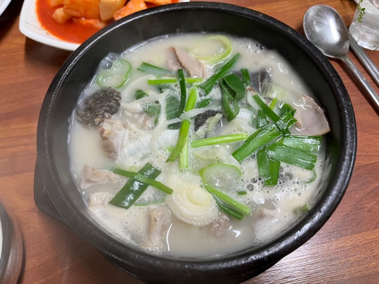 [논현동] 영동시장 진한 국물과 고소한 돼지머리고기 순대국밥 맛집 현대순대국 네이버 블로그