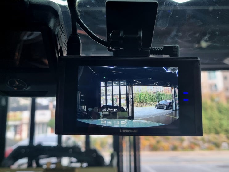 벤츠 E클래스 아이나비 QXD7000 블랙박스 장착 시공 : 네이버 블로그