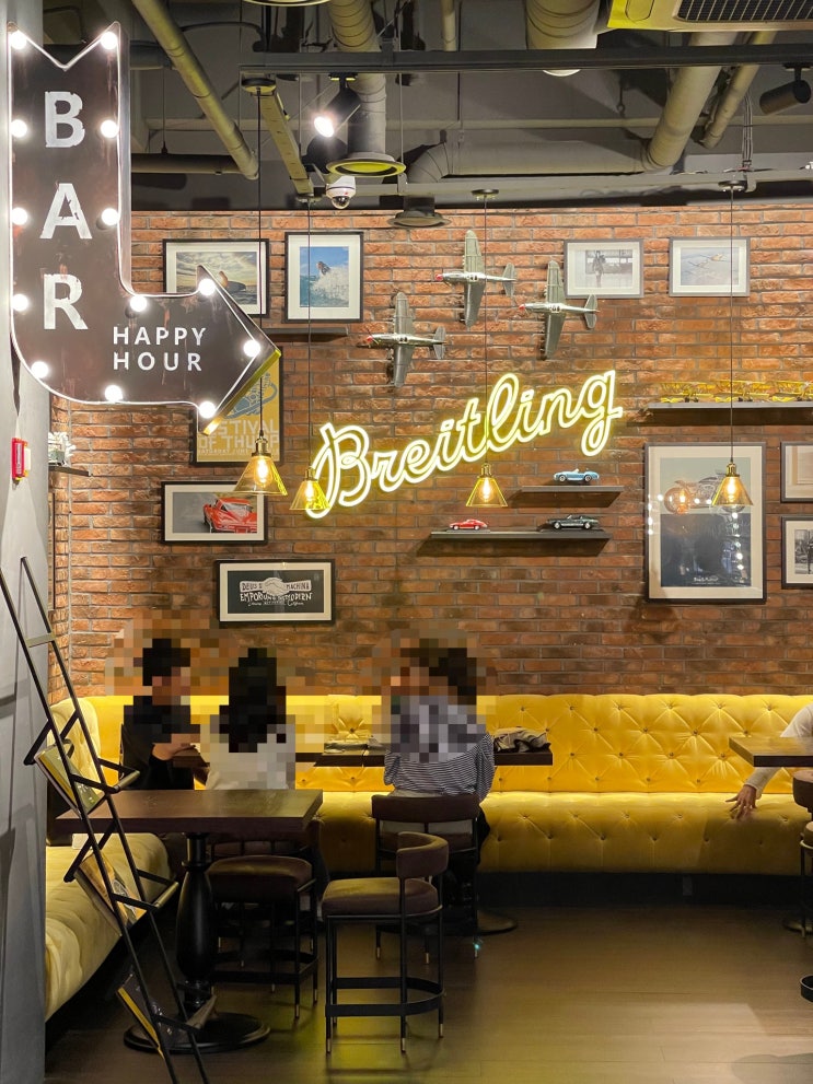 [녹사평역] 브라이틀링 카페(Breitling Cafe) :: 명품 시계 브랜드의 분위기 좋은 이태원 카페 : 네이버 블로그