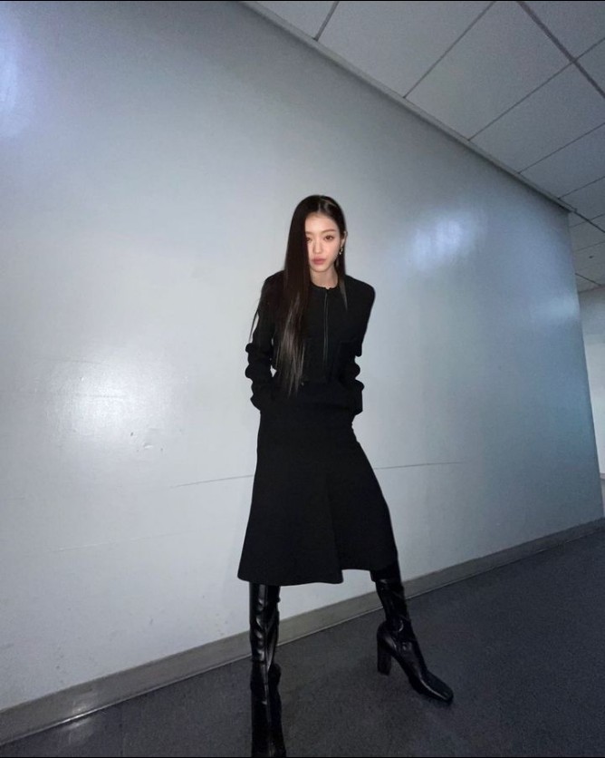 오마이걸 유아 신발 인스타그램 속 부츠 패션 세르지오 로시 겨울 여자 코디 네이버 블로그