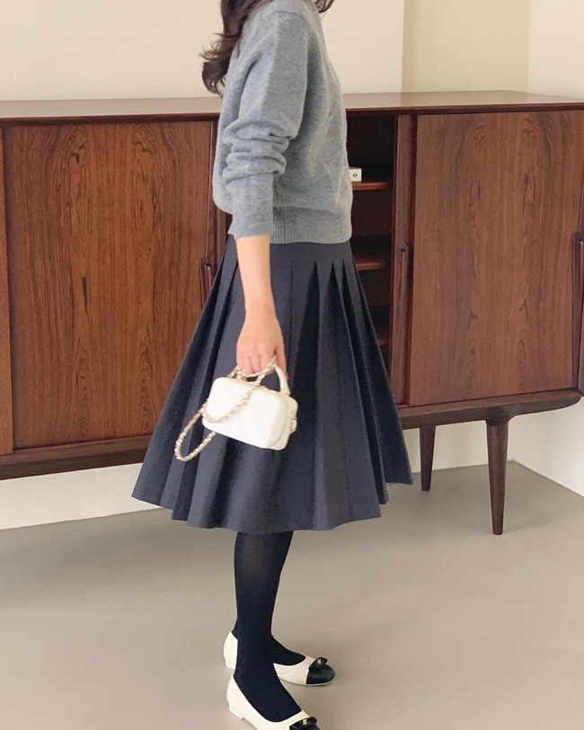 다양한 룩에 척척 ! 소장가치 있는 위클리 스커트예요 :) : 네이버 블로그