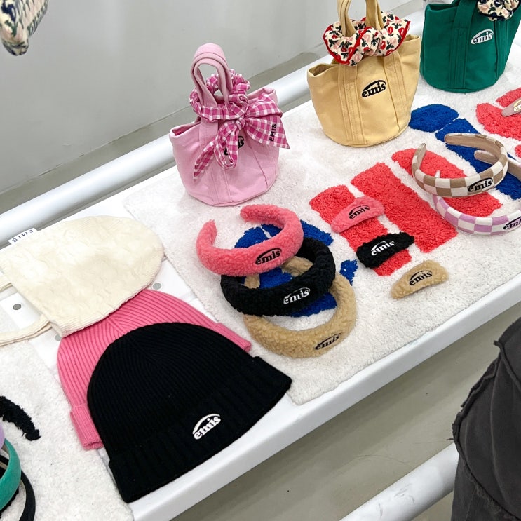 Emis 이미스 매장 구경하기 볼캡 모자 호보백 에코백 가방 등 네이버 블로그