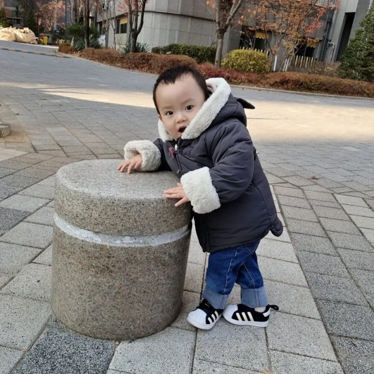 545일 육아일기221117 18개월아기잡으러 간다 놀이손톱 발톱 정리 싫어요호피무늬 잠바 작아요감자