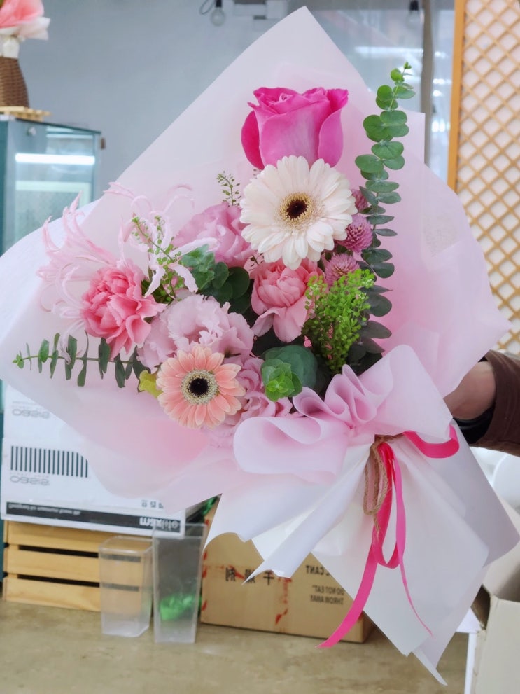 꽃다발*강릉꽃집 화요일 연주회 공연 핑크 졸업 축하 꽃배달 강릉페이 강릉페이 선물 가톨릭관동대 근처 꽃집
