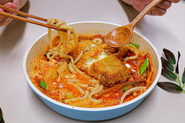 투다리 김치우동 레시피 돈까스 얹은 캠핑 국물 요리 가츠나베 김치나베 우동 만들기 네이버 블로그