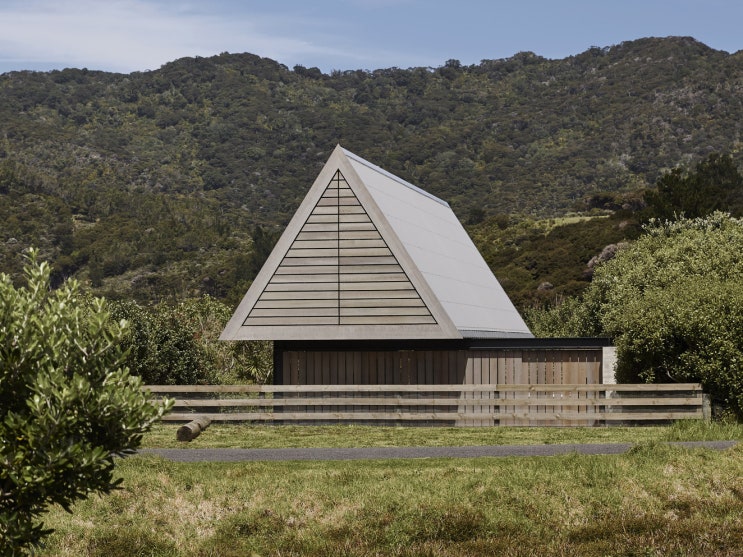 목표 지점? 심플한 세모 지붕을 얹은 비치 하우스, Fale Marker House by RTA Studio : 네이버 블로그