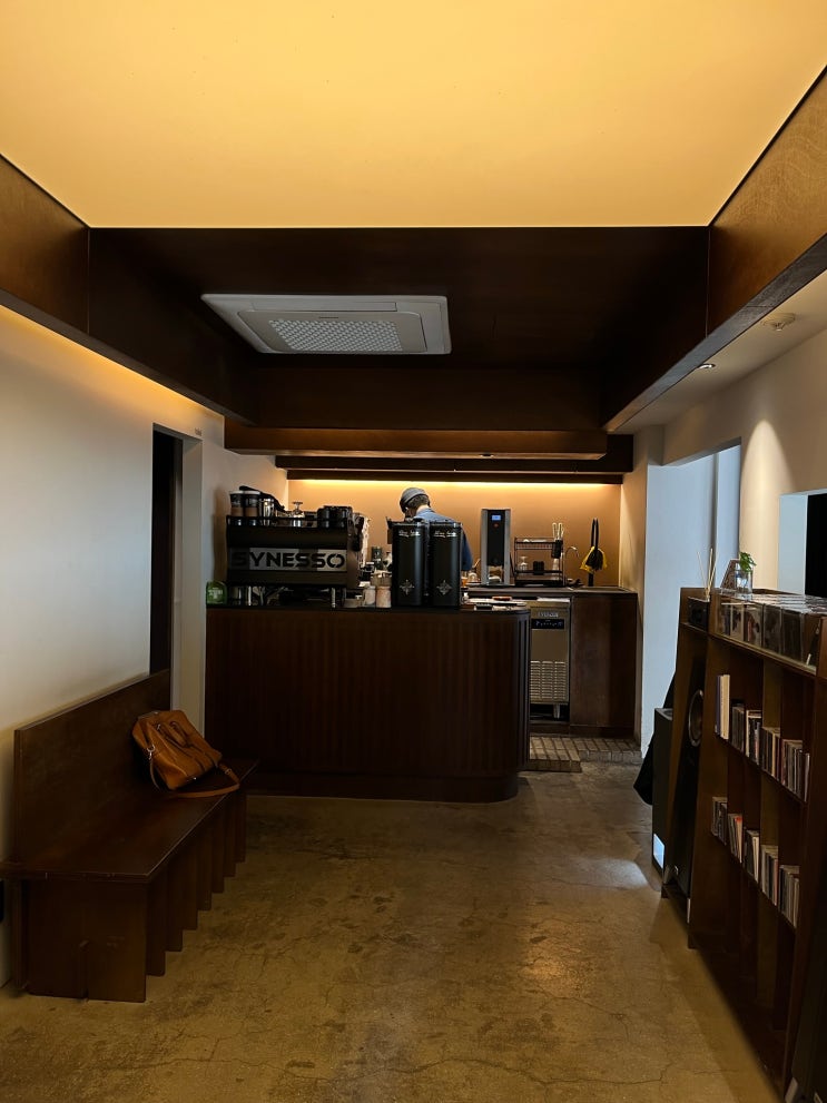 신사동 가로수길 숨은 커피 카페 맛집 원탑 Immute 아임뮤트. 코로나를 이겨낸 것은 꼼꼼한 브랜딩일 거예요. 도란도란 ...