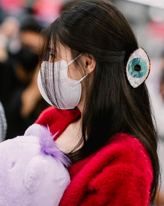 한소희 공항패션 발렌시아가 가방 퀼팅 체인 숄더백 20대 여자 명품백 십만원대 가디건 코디 네이버 블로그