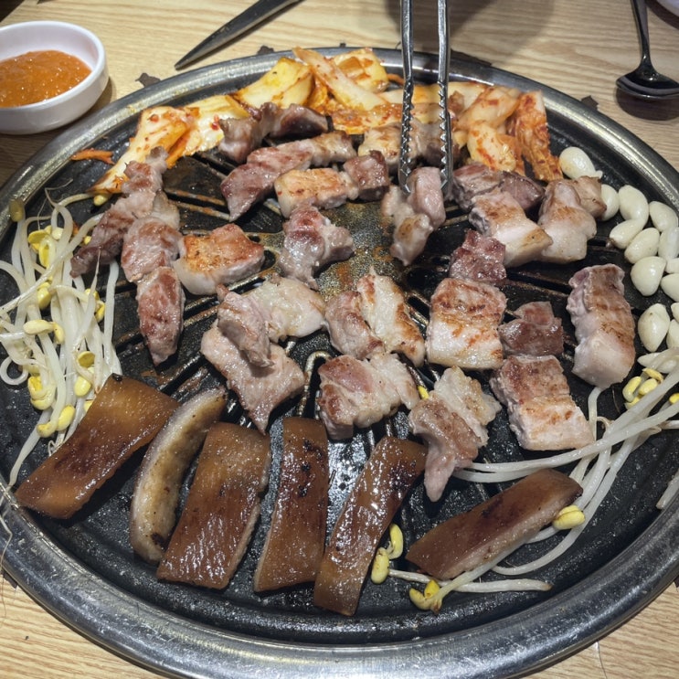 면목 사가정역 맛집 추천 고기싸롱 면목점 무한리필 돼지고기 숯불구이 삼겹살 주먹고기부터 돼지양념구이 껍데기 닭갈비까지 한번에