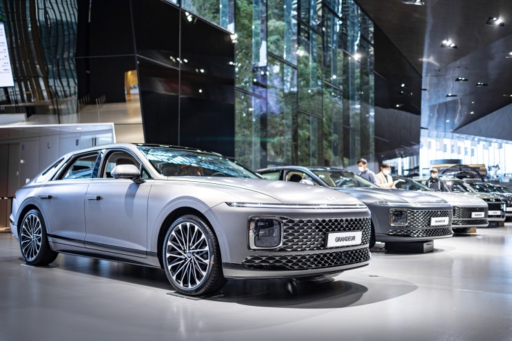 현대 신형 그랜저(GN7) 2.5 캘리그래피 둘러보기(가격/디자인/제원)_ 현대모터스튜디오 고양 : 네이버 블로그