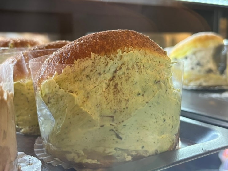 명지국제 카페휴포레 상가에 위치한 도넛 맛집 웨스트 사이드 카페 방문 후기우유도넛 딸기 도넛도넛천국일세 네이버 블로그