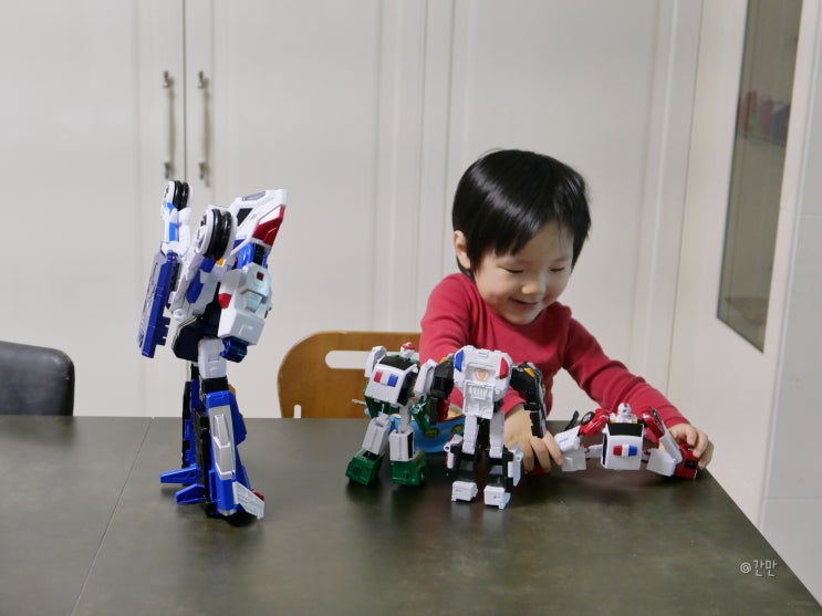 어린이 크리스마스 선물, 헬로카봇 하이퍼캅스 변신 합체 로봇 유아 장난감 : 네이버 블로그