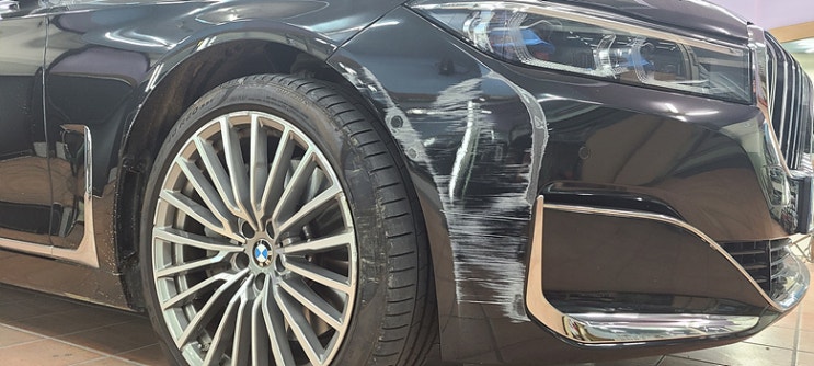 Bmw745e 범퍼 부분 도색 차 긁힘 스크래치로 자동차 기스제거를 위해안양호계동수원수입차수리의왕흠집제거군포외형복원산본