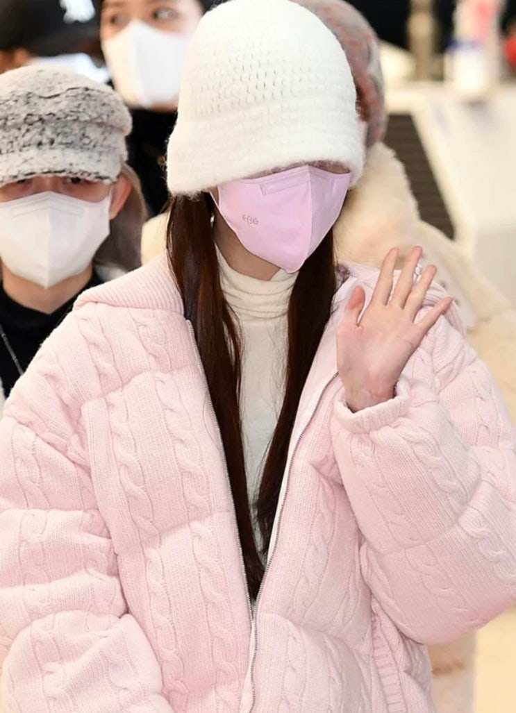 장원영 핑크 패딩 미우미우 연핑크 코디 가격 정보 총정리 네이버 블로그