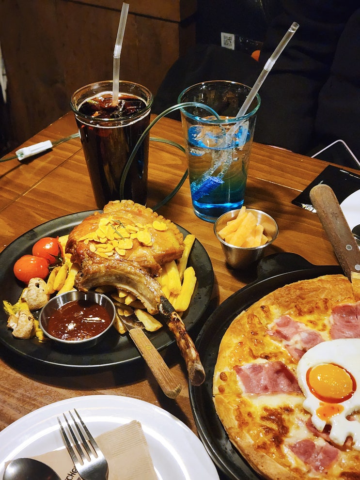 홍대 맛집 크리스마스 이색 데이트 장소 추천🎄 네이버 블로그