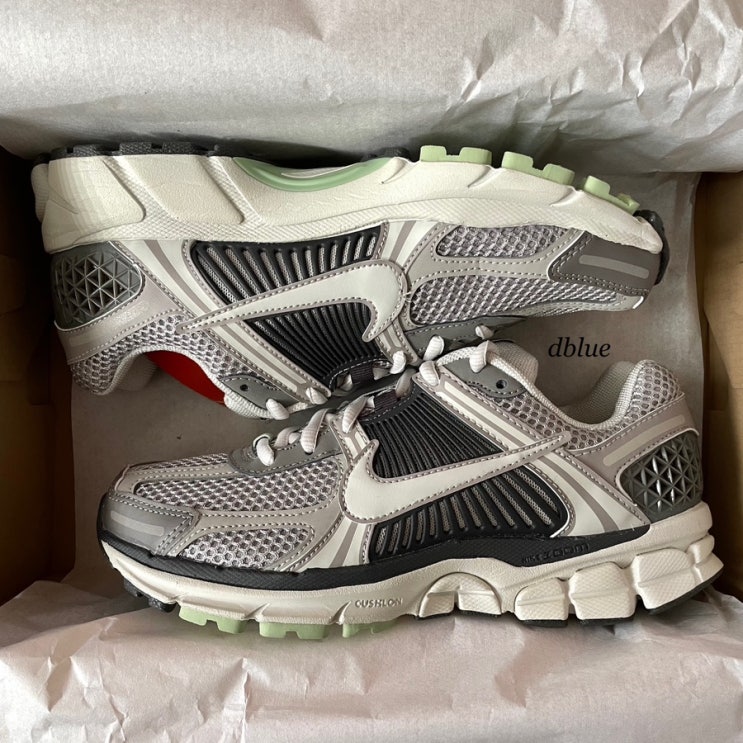 NIKE｜나이키 줌 보메로5 코블스톤 앤 플랫 퓨터 : 네이버 블로그