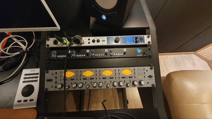 (수유 드럼 보컬 성인피아노 기타 베이스) 프리앰프 (UA 4-710d) 진공관 교체 : 네이버 블로그