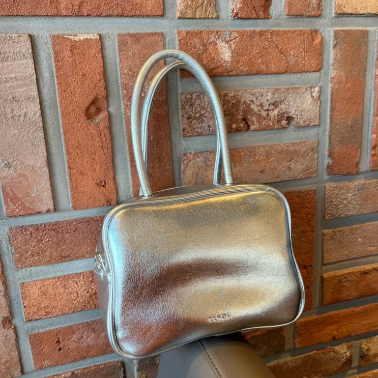 보부상도 들고 다니는 엘노이 실버백 내돈내산 3달 사용 후기(FLO bag silver) : 네이버 블로그