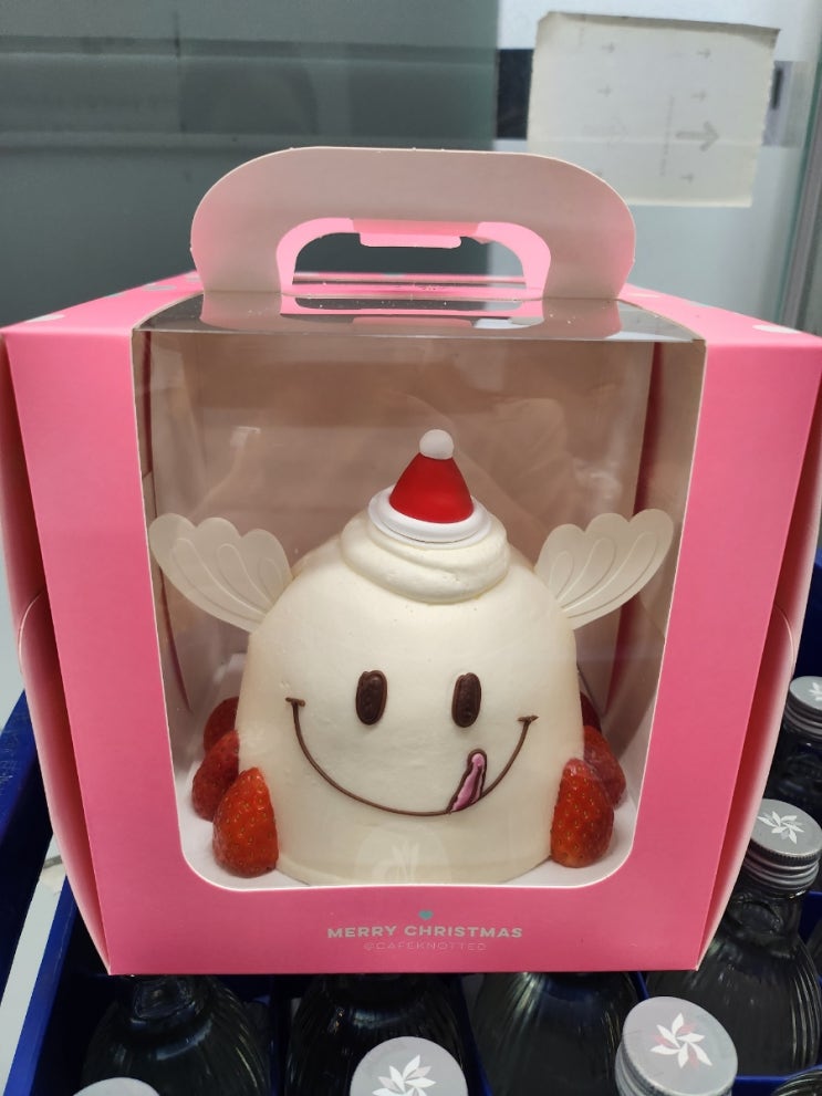 [잠실 카페 케이크 맛집] 노티드잠실 크리스마스 케이크 추천 - 스마일엔젤 딸기생크림케이크 (예약방법, 재고) JMT : 네이버 블로그