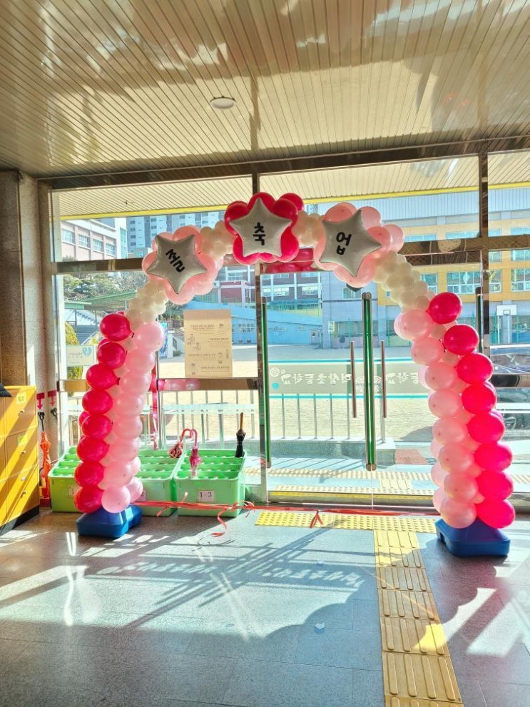 부산지역 풍선장식 설치 졸업 입학장식 부산 행사 풍선구청교회 관공서 크리스마스 장식풍선아치풍선기둥출장설치개업풍선