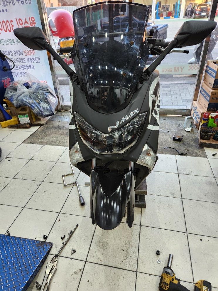 야마하 Nmax125 앞뒤타이어 교환리어브레이크패드교환 부산유명오토바이 네이버 블로그