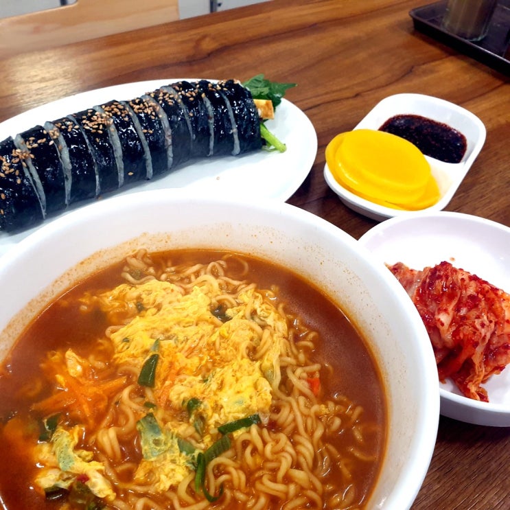 동부시장 맞은편에 위치한 중화동 중랑역 24시 찐분식 맛집 곰만두김밥한식 방앗간처럼 찾아가다 네이버 블로그