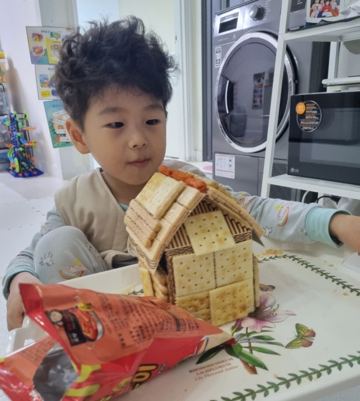 엄마표 집콕놀이4살 아기와 과자집 만들기feat 크라운해태 키즈뮤지엄 네이버 블로그