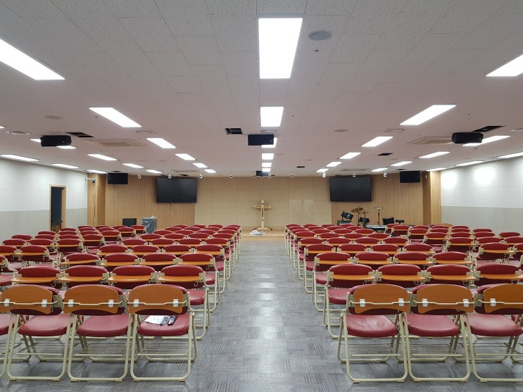 강당인테리어목공작업.무대만들기.목모보드.아트보드.타공패널.카페.식당.주택.병원.학원.샵.부분수리.칸막이.가벽.나무계단.직접시공 ...