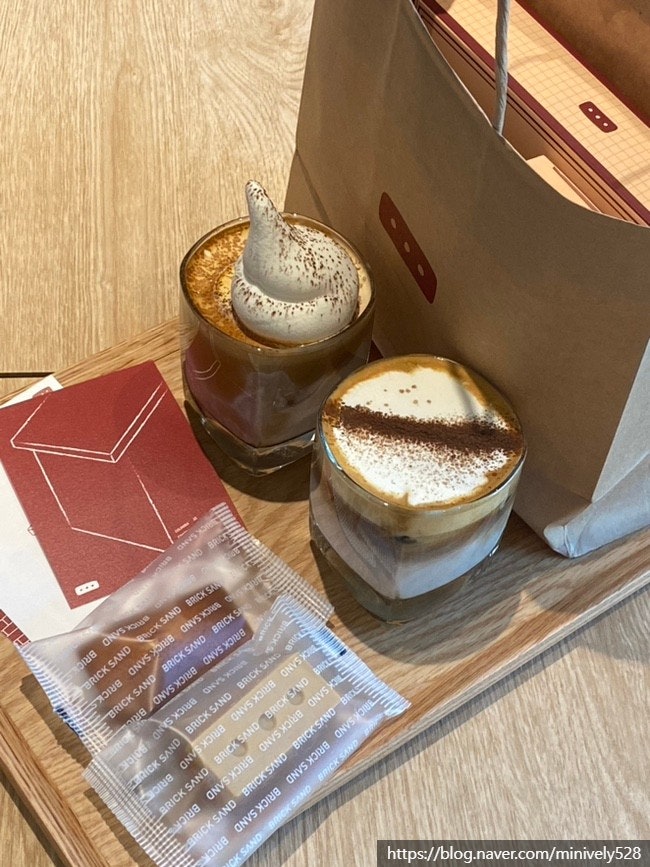 서울역 베이커리겸 카페 커피가 맛있는 브릭샌드 쫀딕한 휘낭시에 네이버 블로그
