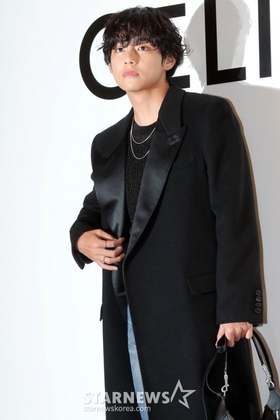 방탄소년단 뷔 : BTS V 'breathing statue' [★photo] : 네이버 블로그