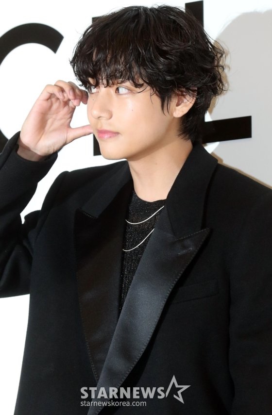 방탄소년단 뷔 : BTS V 'Side profile is also heart-thumping' [Photo] : 네이버 블로그