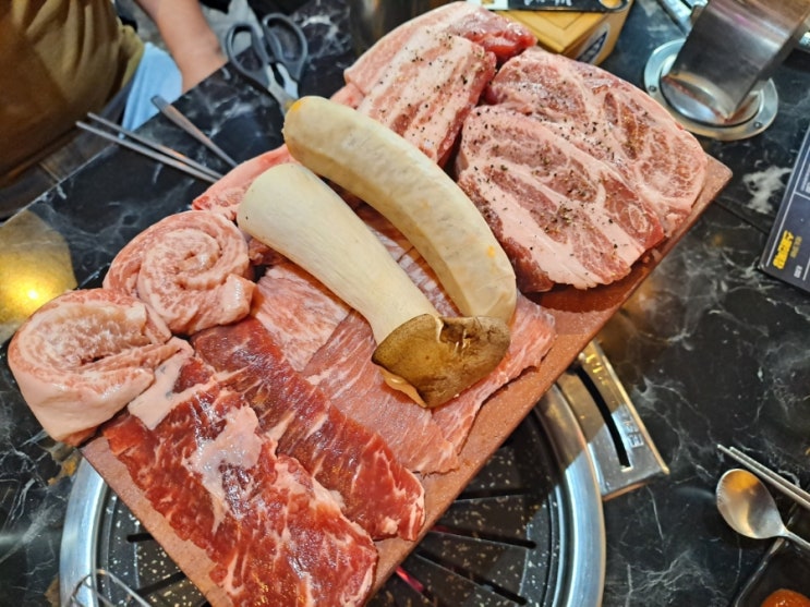 송도 회식장소송도 센트럴파크 맛집스페인목장 송도본점이베리코꽃목살 항정살 황제살 늑간살 치마살 삼겹살 소시지