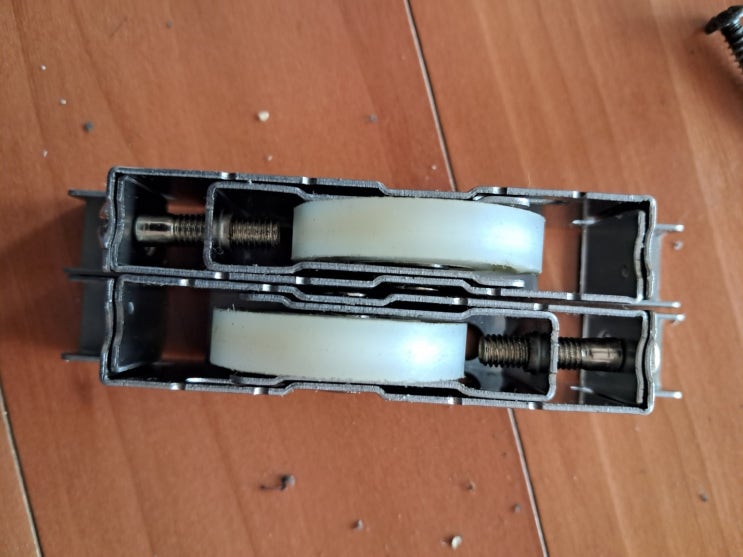 수원샷시수리 거실창 및 주방창수리 및 레일 롤러교체 깔끔하게 도와드렸어요 : 네이버 블로그